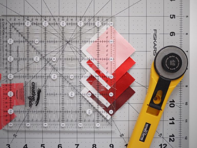 Quickest Tutorial (Ever): Cutting HSTs and Trimming Off Corners | 3rd ...